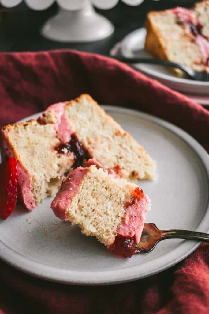 Strawberry Cake with Strawberry Filling (Freeze Dried Strawberries)